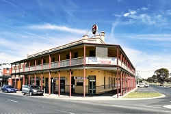 Nhill Farmers Arms Hotel